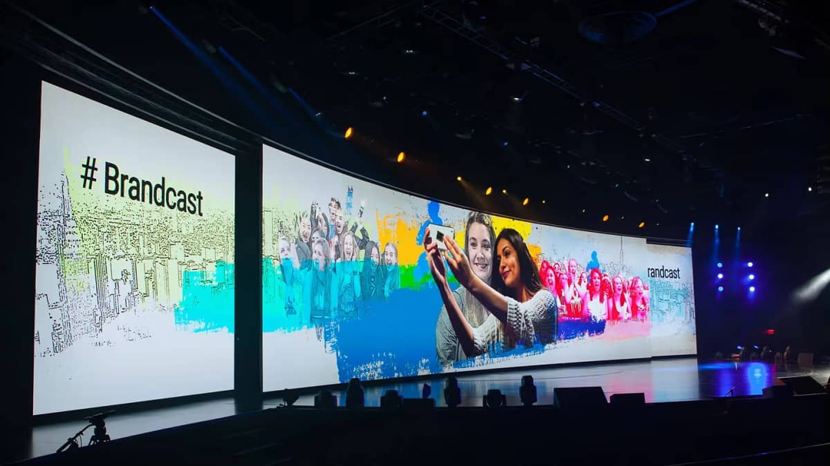 Backdrop là gì? Backdrop và background khác nhau như nào?